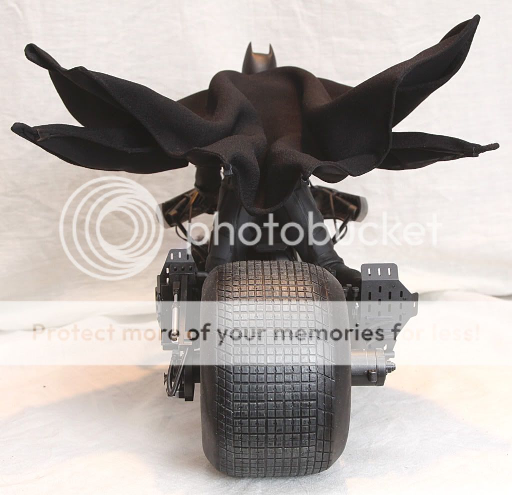 Hot Toys Batpod - Statue Forum